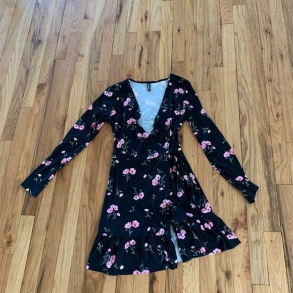 H M Dresses Hm Divided Floral Wrap Style Mini Dress Size S New Poshmark h-m-dresses-hm-divided-floral-wrap-style-mini-dress-size-s-new-poshmark